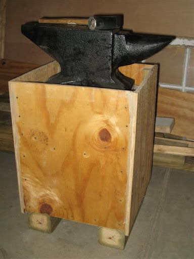 niekko: Sand Filled Anvil Stand